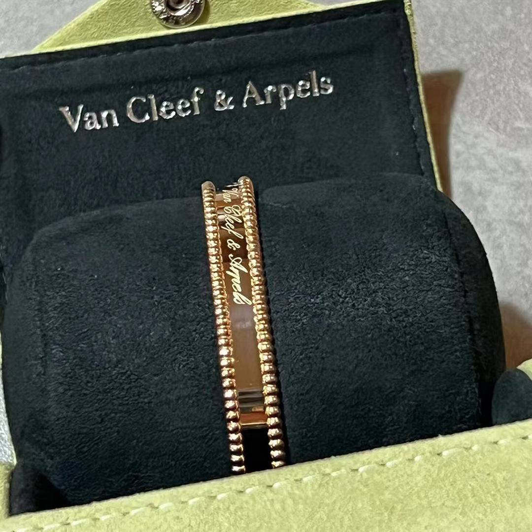 Shop 18K Gold Van Cleef Arpels Perlee Yellow Gold Bracelet Signature Copy
